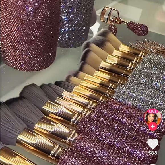 Makeup | Heartstopper Glitz And Glam Pink 28pc Essentials Collection ...